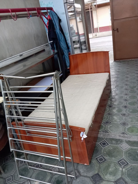 Продам одно спални кровать