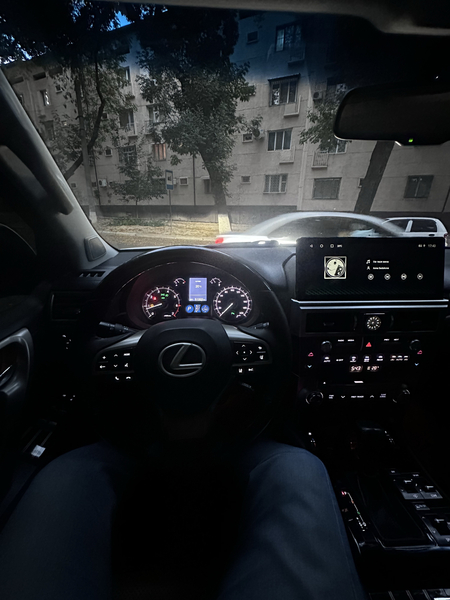 Пррдается Lexus GX460