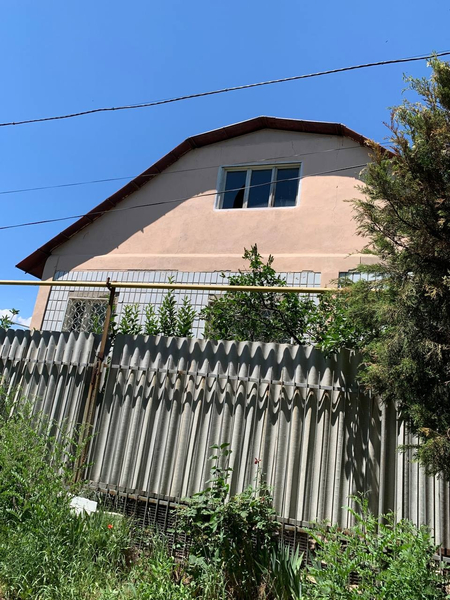 Продаётся дачный домик 6 соток сделаем хорошую скидку реальным покупат