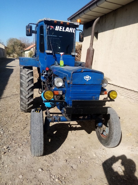 Traktor sotiladi