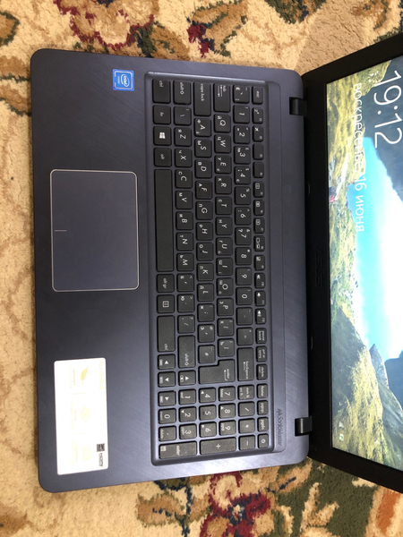 Noutbuk Asus Ofisnoy B/U / Intel Celeron N4000