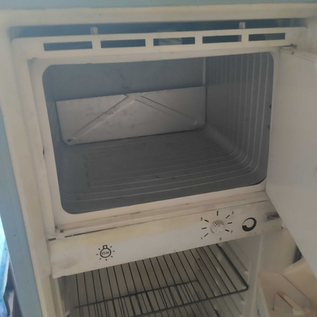 Продам холодильник б/у рабочий.