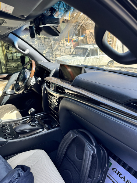 Lexus LX570 фул комплектации. СНГ пакет