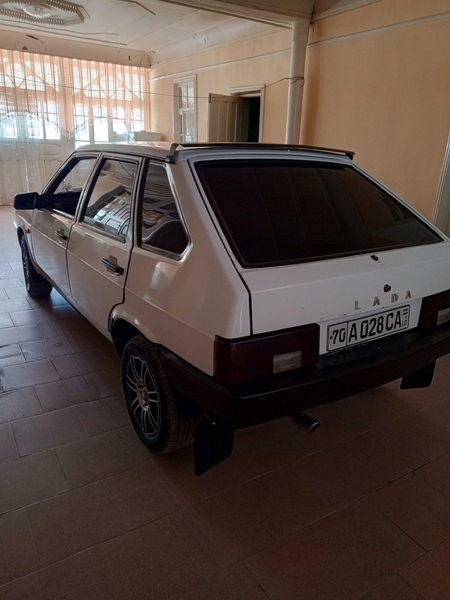Vaz 2109 lada sotiladi