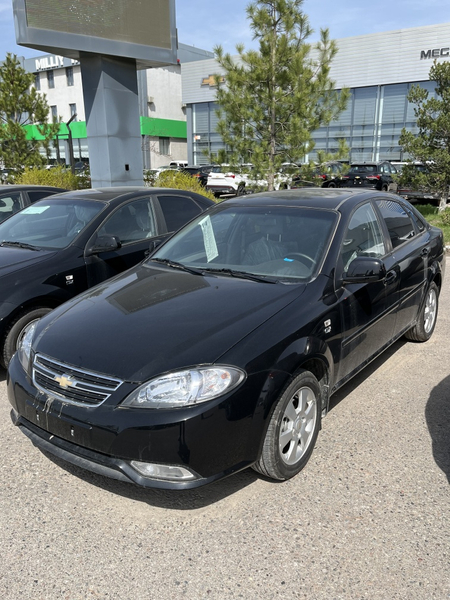 Lacetti yangi har xil rangda
