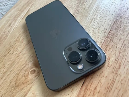 Iphone 15 pro 128 gb idealno