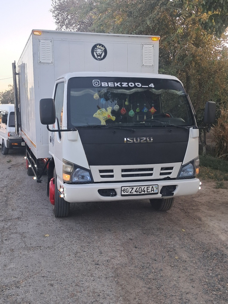 Isuzu yuk mashinasi