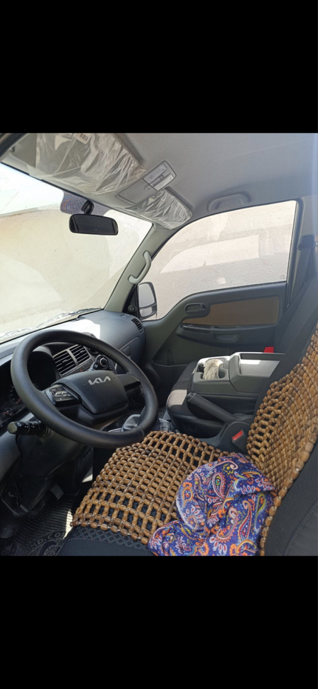 Kia bongo srochni sotiladi