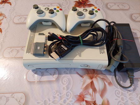 Продам приставку XBOX 360