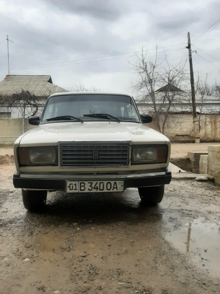 Avto mashina lada 2107