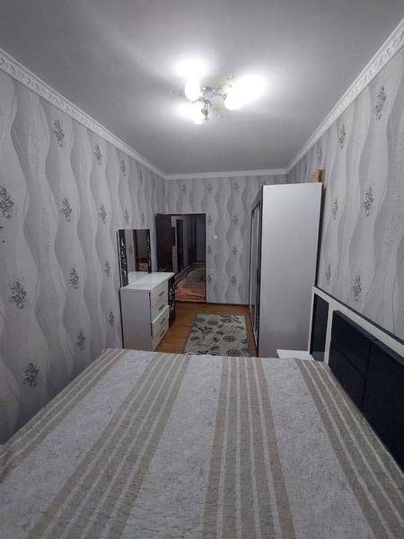 Срочно Продаётся 2 комнатная квартира балкон 1.5х3 массив Феруза