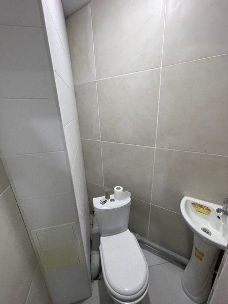 Arendaga beriladi Vodnik raygaz oldidagi navastroyka dom 6 etaj 3 xona