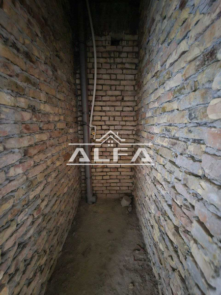2 xonali 74m² 2-qavat sotiladi.