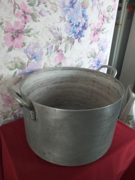 Продается алюминиевая большая кастрюля