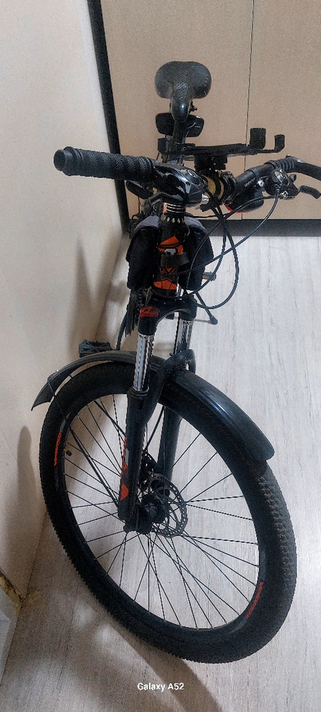 Velosiped yangi velomax srochnuga sotiladi