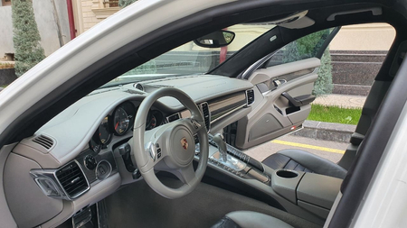 Porsche Panamera S V8 Mansory Body kit Full Состаяние Идеално