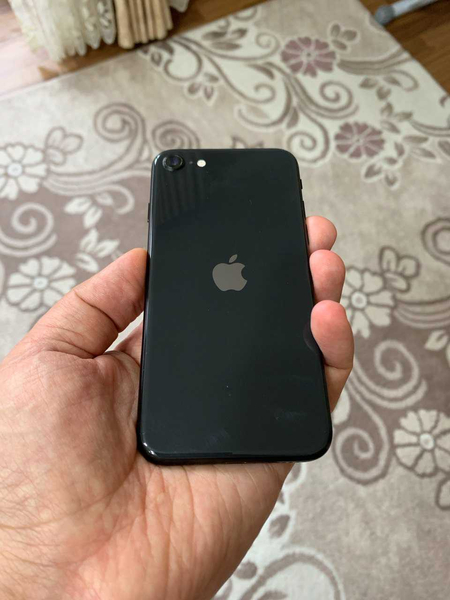 Продам iPhone SE 2020