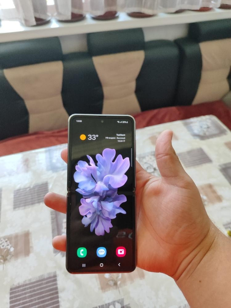 Samsung z flip 5g ideal