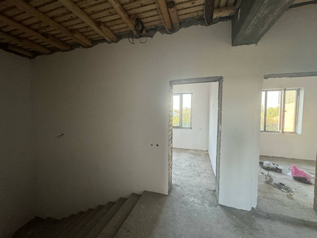 Продаётся дом 2 этаж Чирчик шахар  ховли Уй сотилади 3,5 сотих 6 хона