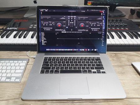 Macbook Pro (retina 15-inch early 2013) 2.4 GHz. intel i7. Srochno.