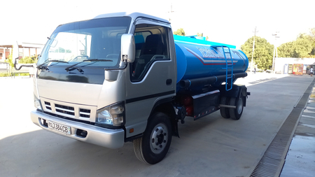 Isuzu aftobusdan yiĝilgan