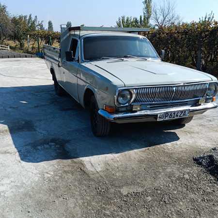 Gaz 24/10 yuk tashish uchun zapasnoy matori ham bor qo\\\'shib beriladi