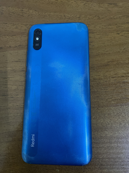 Redmi 9A orqa kamera shishasi singan . Karopka dakumnt bir