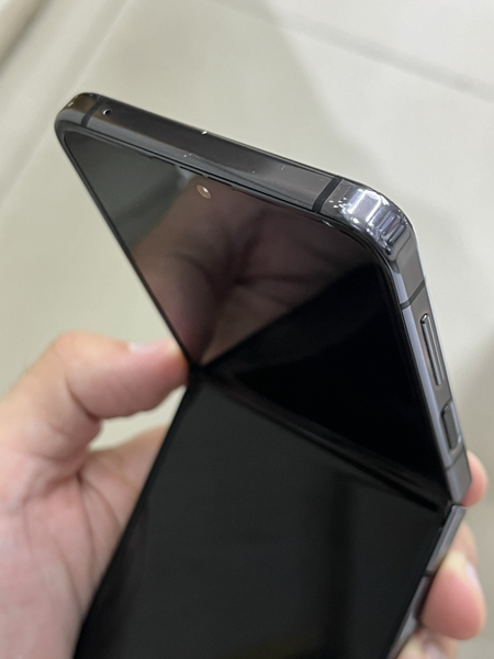 Samsung flip 5    8/512 gb black