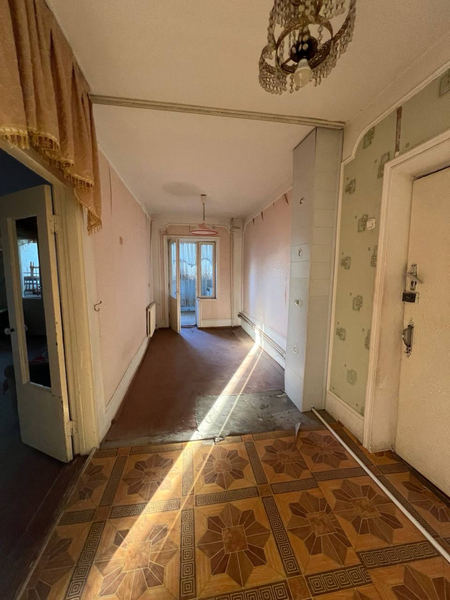 Продается 2 ком. Квартира в Микрорайоне ор. 1 остановка