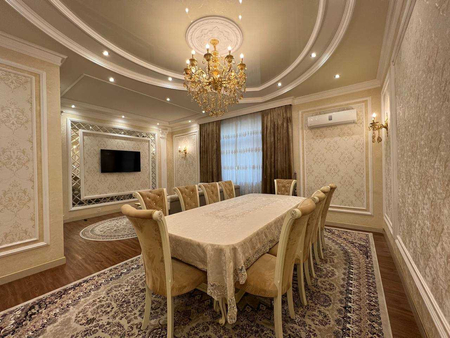 Срочно продаётся шикарный квартира в центре М.Улугбек(142)