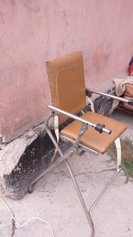 Детские стул. Железные ножки.