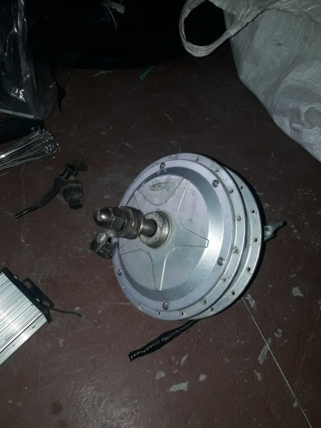Elektro skutrga motor kantrolleri gazi bilan