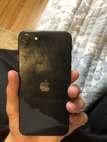 Iphone SE состояние хорошое царапин нет
