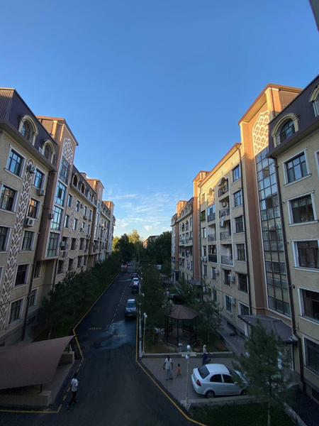 Yunusobod metroga yaqin joyda joylashgan