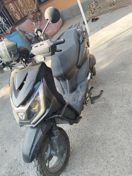 Tank skuter qora 90km tezligi 8000 yurgan