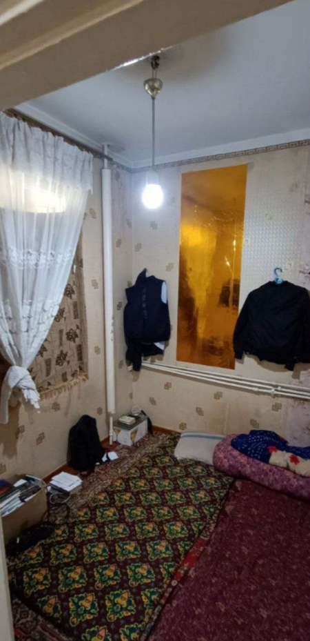 На 14 квартале Чиланзарского района продается квартира. 1/1/4
