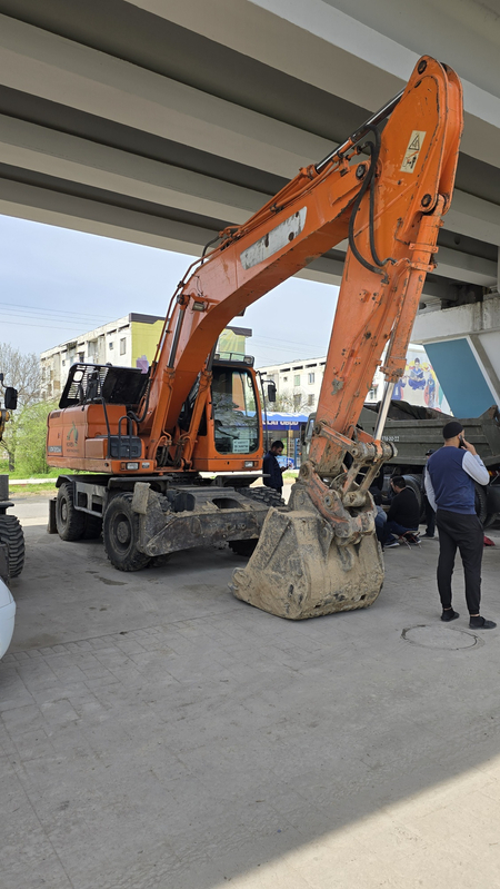 Ekiskavator xizmatlari katlavan