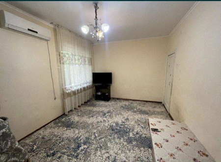Продается квартира на Саракульке 1/2/4 кирпич 43м2 не торец балкон 2х6
