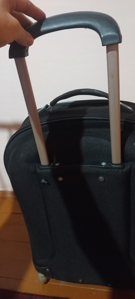 Чемодан сотилади