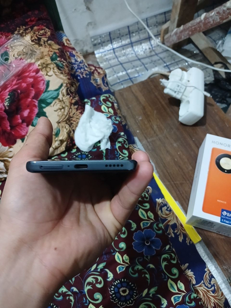 Honor X9b 5G.  8/256GB