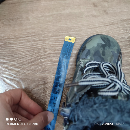 Продам детские ботинки
