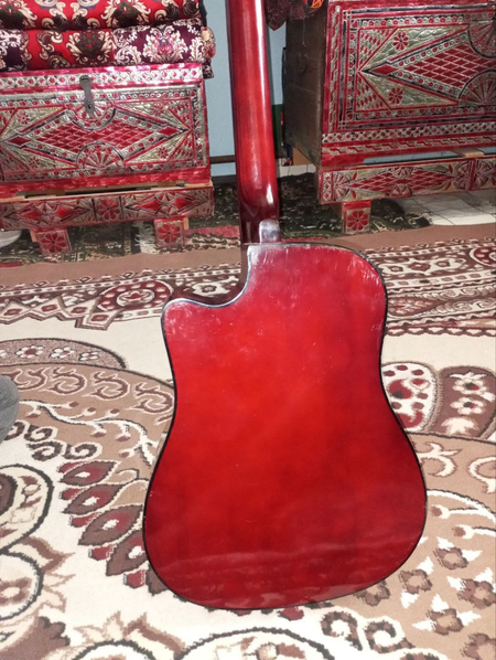 Gitara sotiladi 450 ming