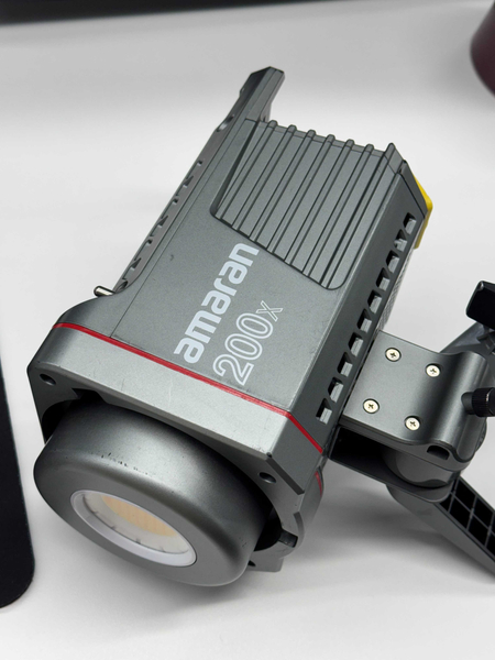 Amaran 200x + softbox