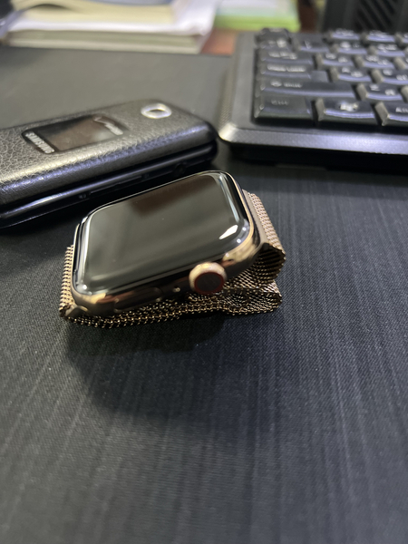 Apple watch Series 5, 44 Gold