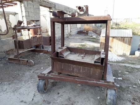 Прадается шлакоблочная установка.