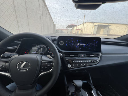 Lexus ES300h новая