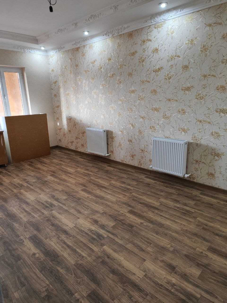 3 хонали квартира сотилади ҳамма шароити билан, кирасиз ва яшайсиз.