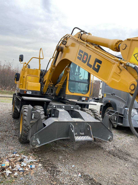 SDLG E7150F - 0,6 куб.м  Колесный экскаватор