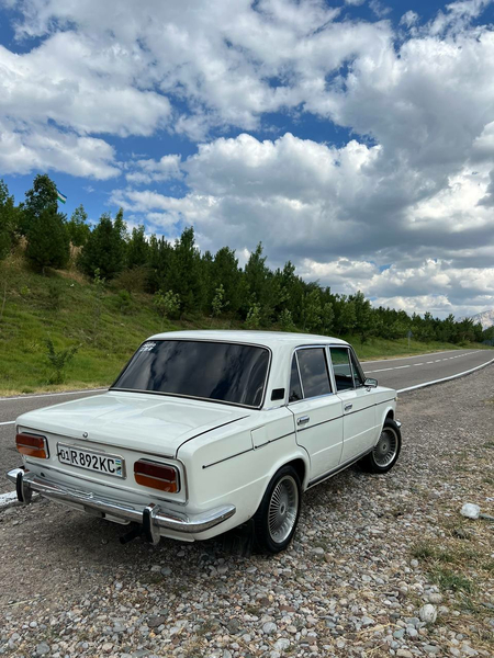 Vaz 2103 sotiladi