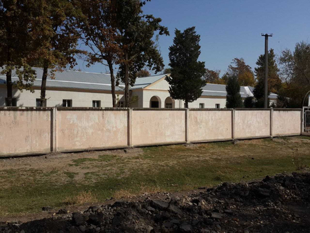 Нотурар жой сотилади.Куйи Чирчик тумани, 3.3 гектар.70 хона